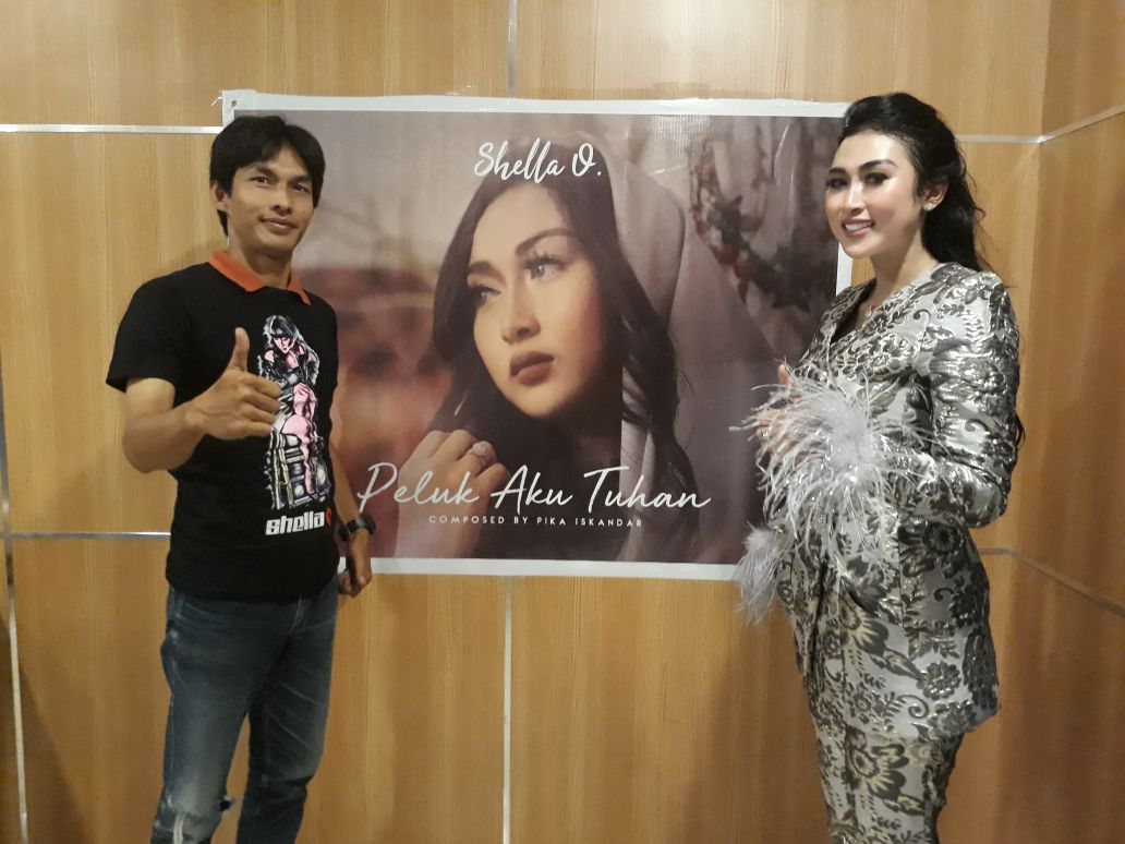 Sambut Ramadhan, Artis Shella O Rilis Singel ‘Peluk Aku Tuhan’ – KABAR ...